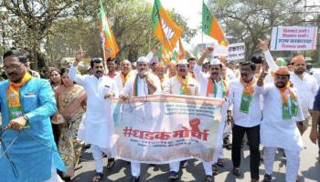 Maval News : शेतकऱ्यांच्या हातातोंडाशी आलेला घास हिसकावून घ्याल, तर गाठ ...